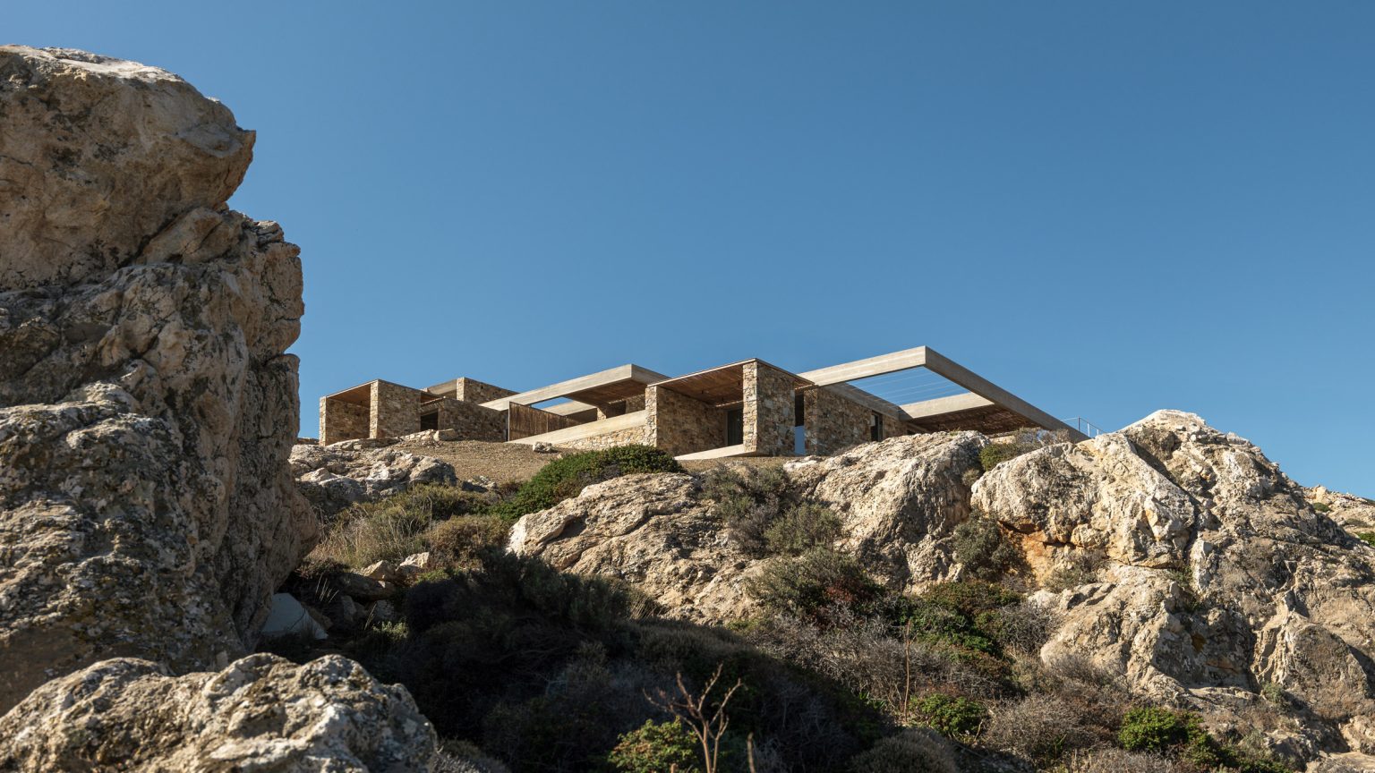 Mold Architects carves retreat into hillside overlooking the Aegean